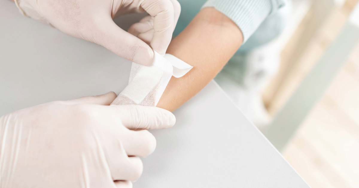 A Guide To Absorbent Wound Dressings: Types and More